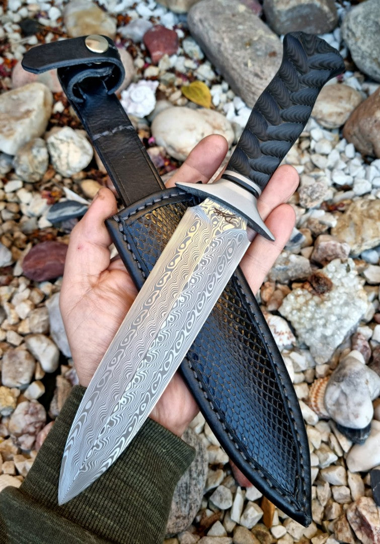 Dýka z nerezového damašku Damasteel. – Dachs Knives s.r.o.